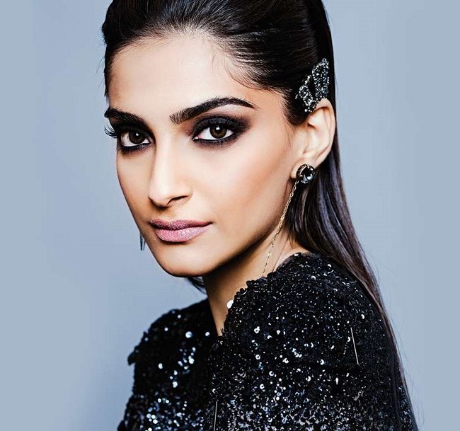 40 Almost Nude Sonam Kapoor Photos 12thblog