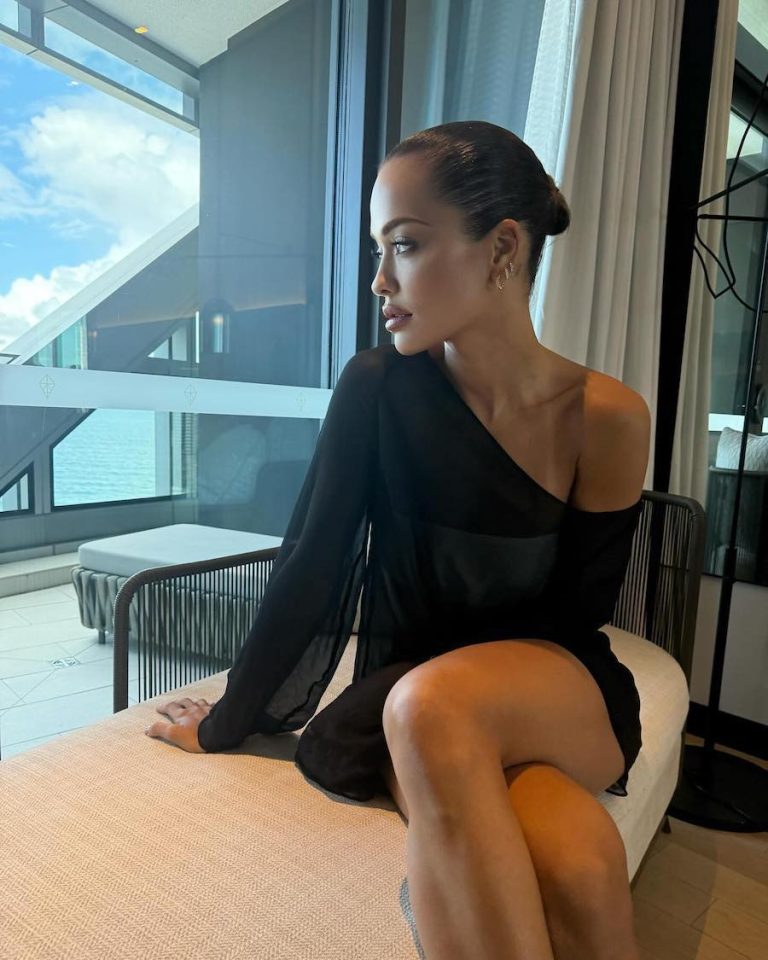 Rita Ora Sexy Legs 12thblog